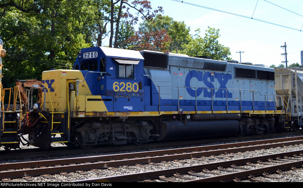 Another shot of CSX GP40-2 6280 on C770-11